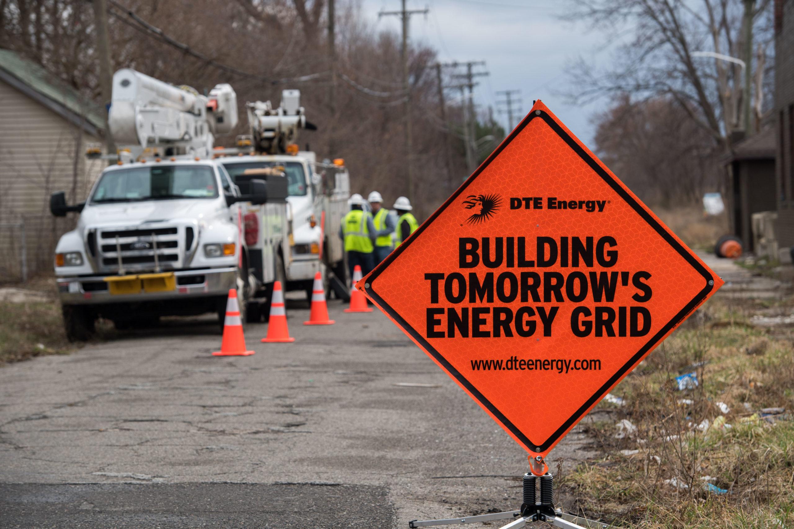 Overhead Lines crew install a "Smart Sensor" on power lines in Detroit ...