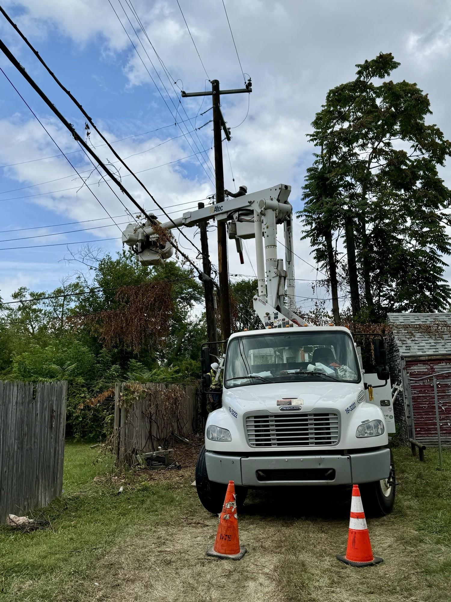 DTE Crews upgrade pole top equipment and secondary wires in Detroit ...