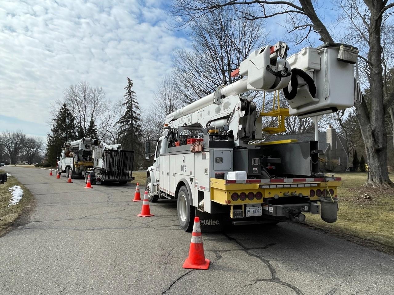 3/4 - DTE crews prep and protect utility poles - Empowering Michigan