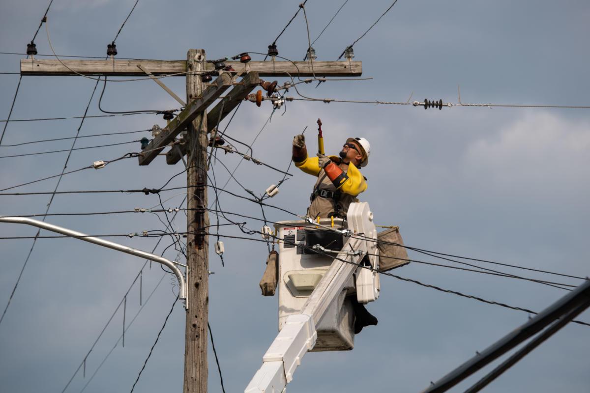 Building the grid of the future: Maintaining and upgrading electric ...