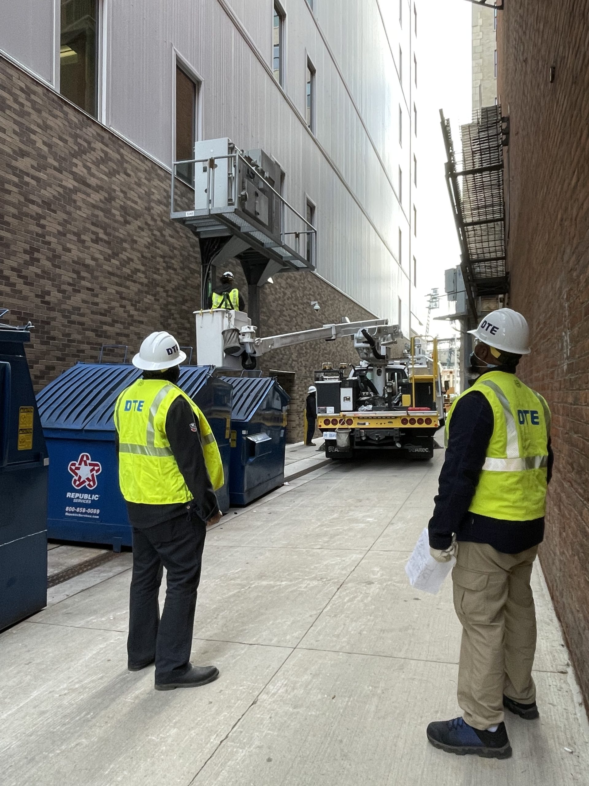 DTE crews install new transformer Downtown - Empowering Michigan