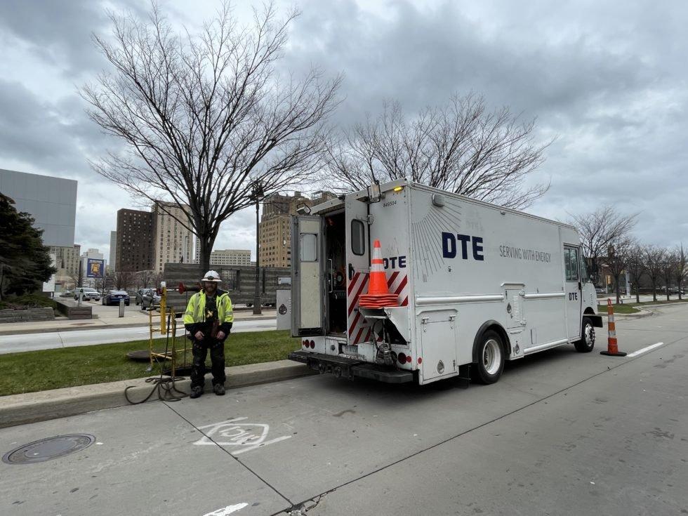 DTE crew repairs customers power while repairing equipment - Empowering ...