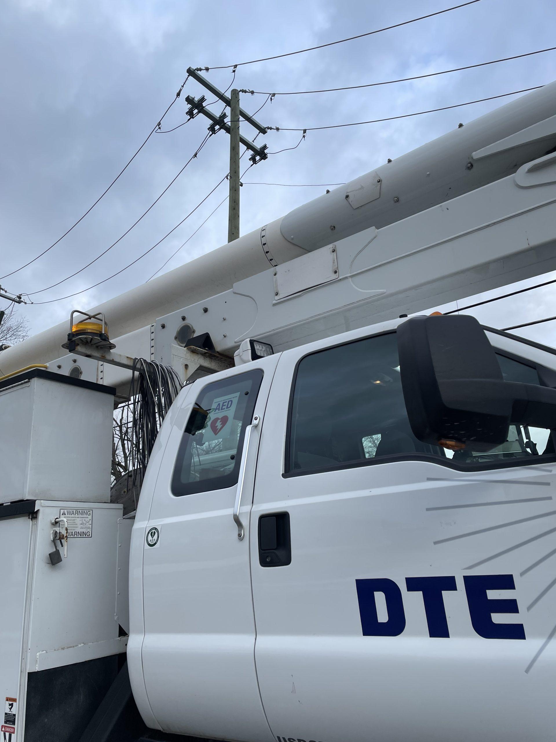 DTE crews restore power to hundreds in Farmington Hills - Empowering ...