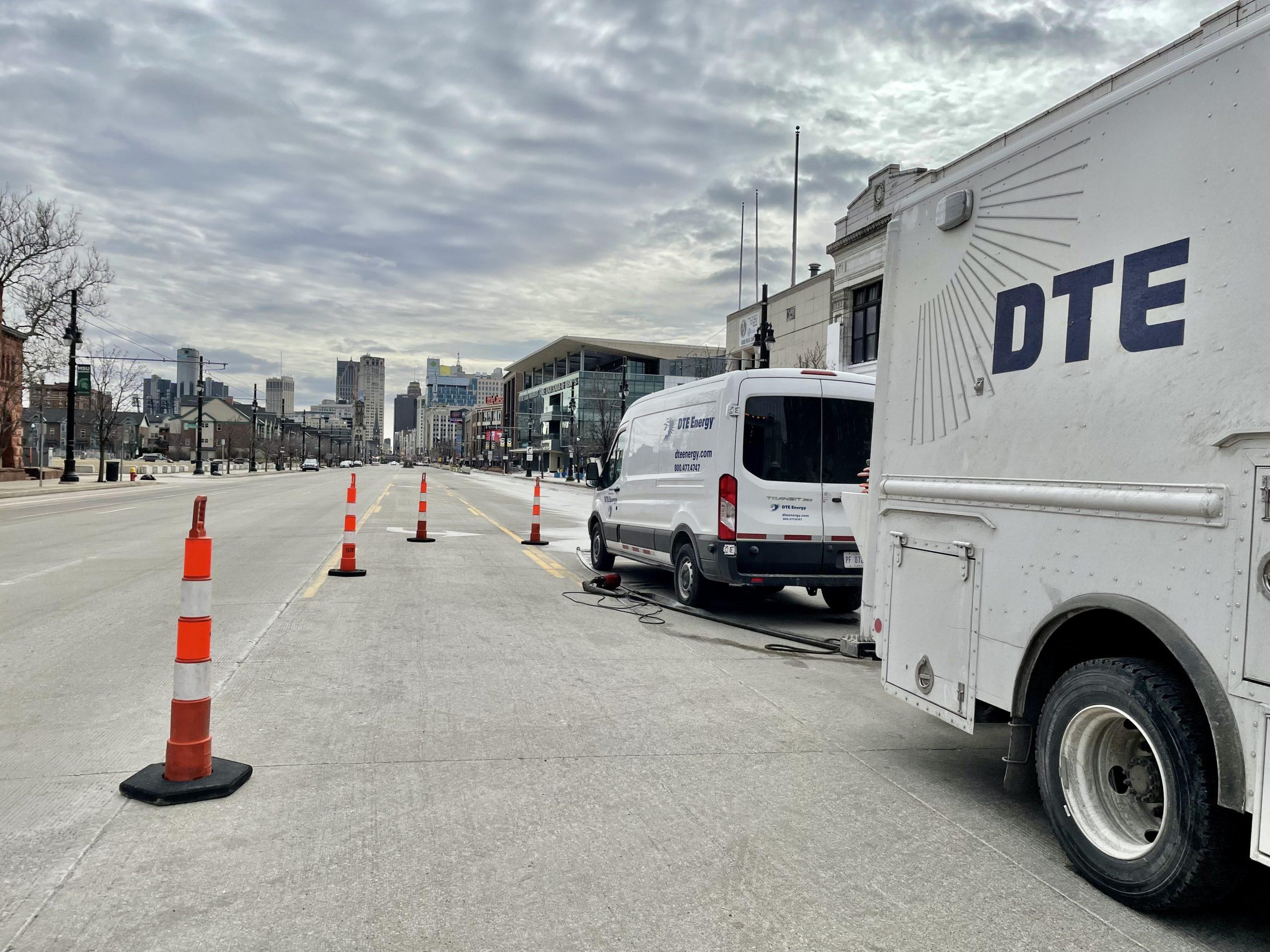 DTE crew installs upgraded circuit on Woodward - Empowering Michigan