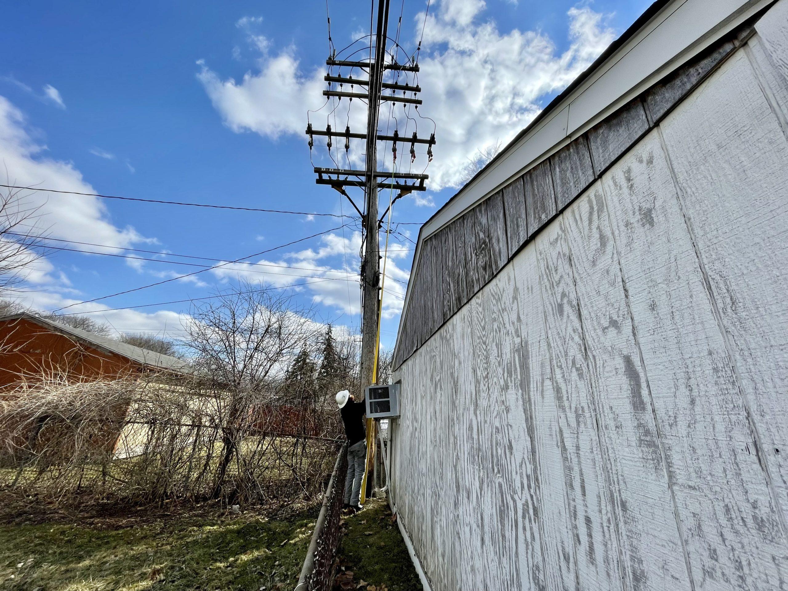 3/11 - DTE crew repairs and upgrades utility poles in Oak Park ...