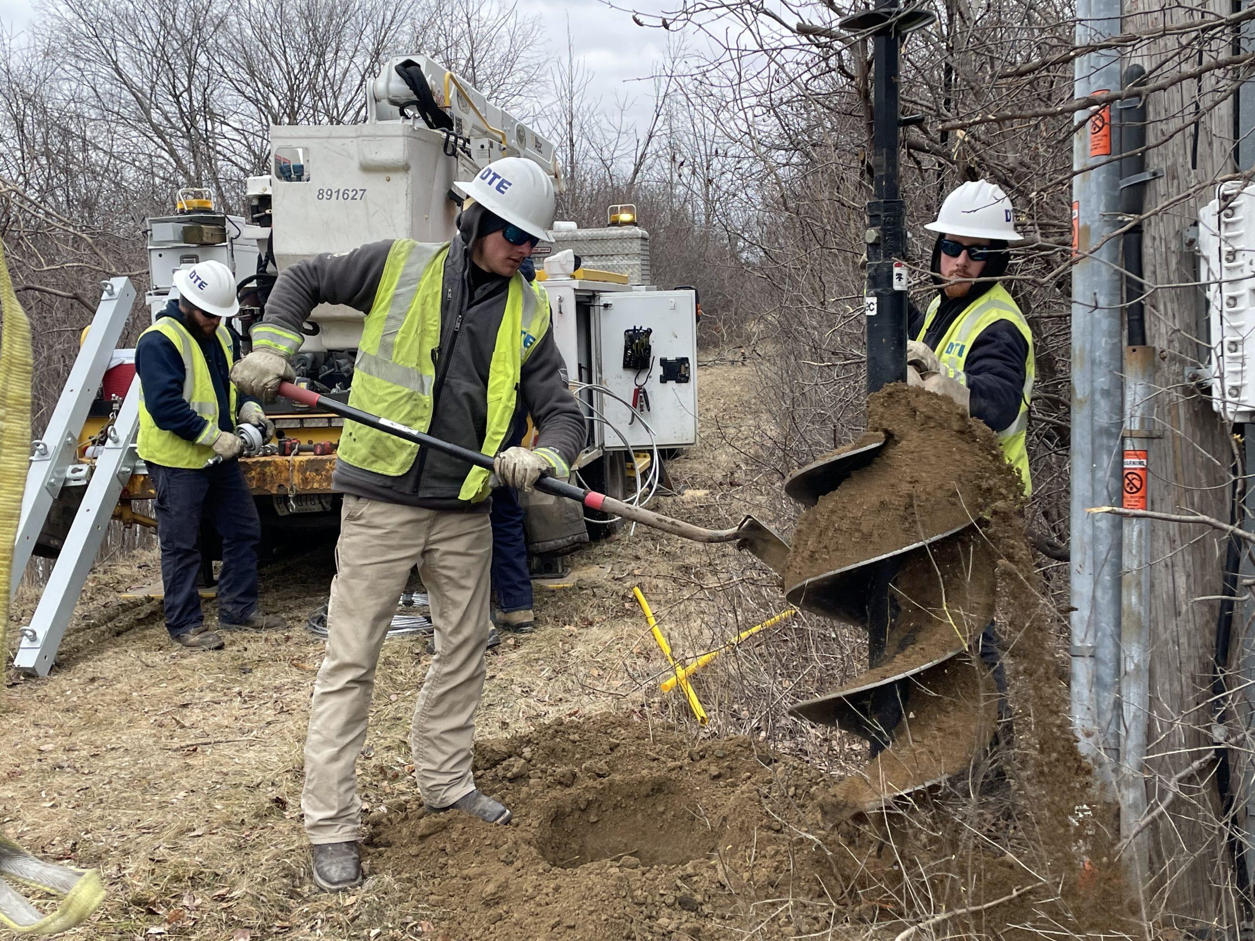 DTE crews make electrical upgrades in Troy - Empowering Michigan