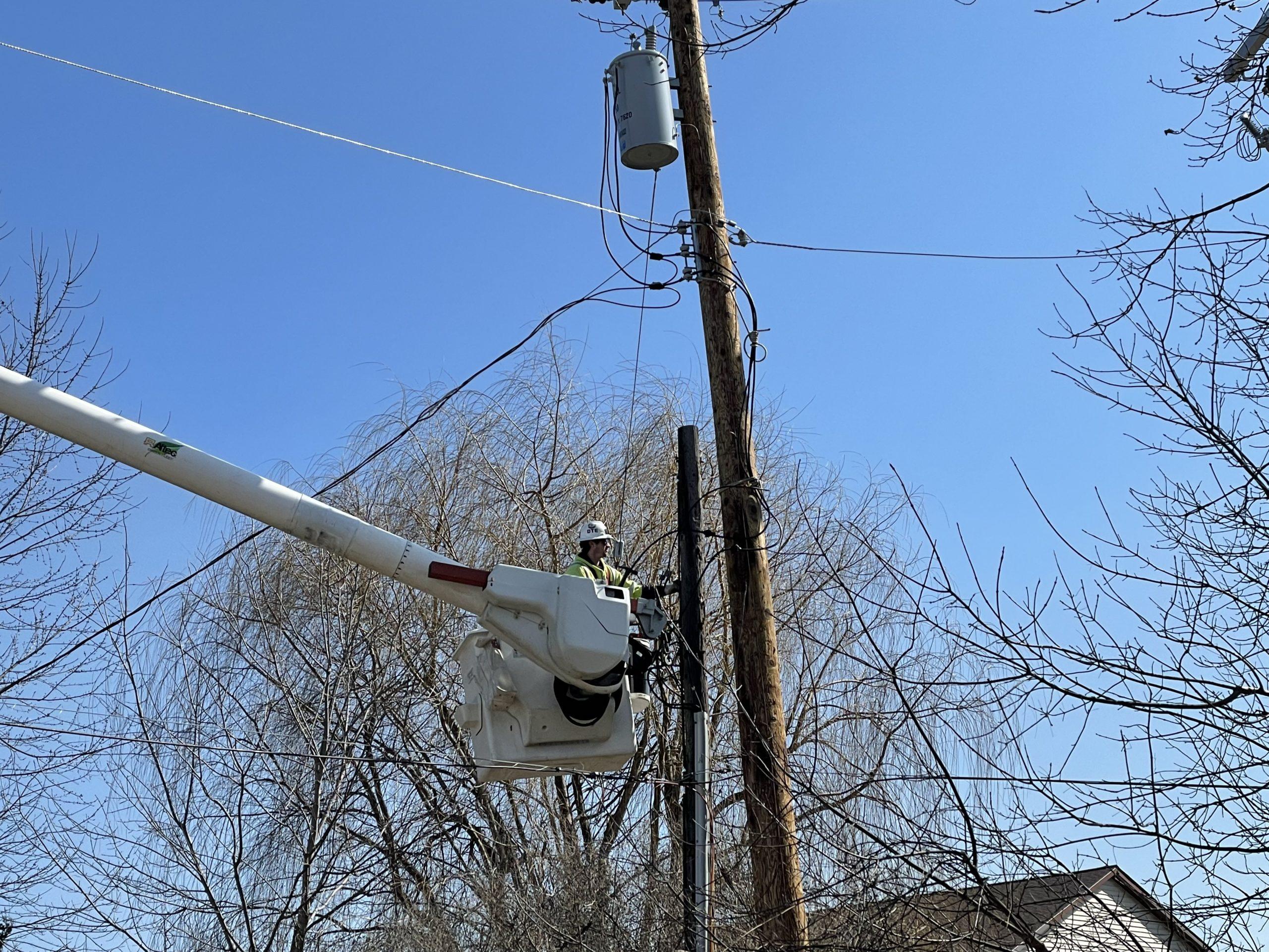 Overhead crews upgrade equipment in Howell off of Grand River ...