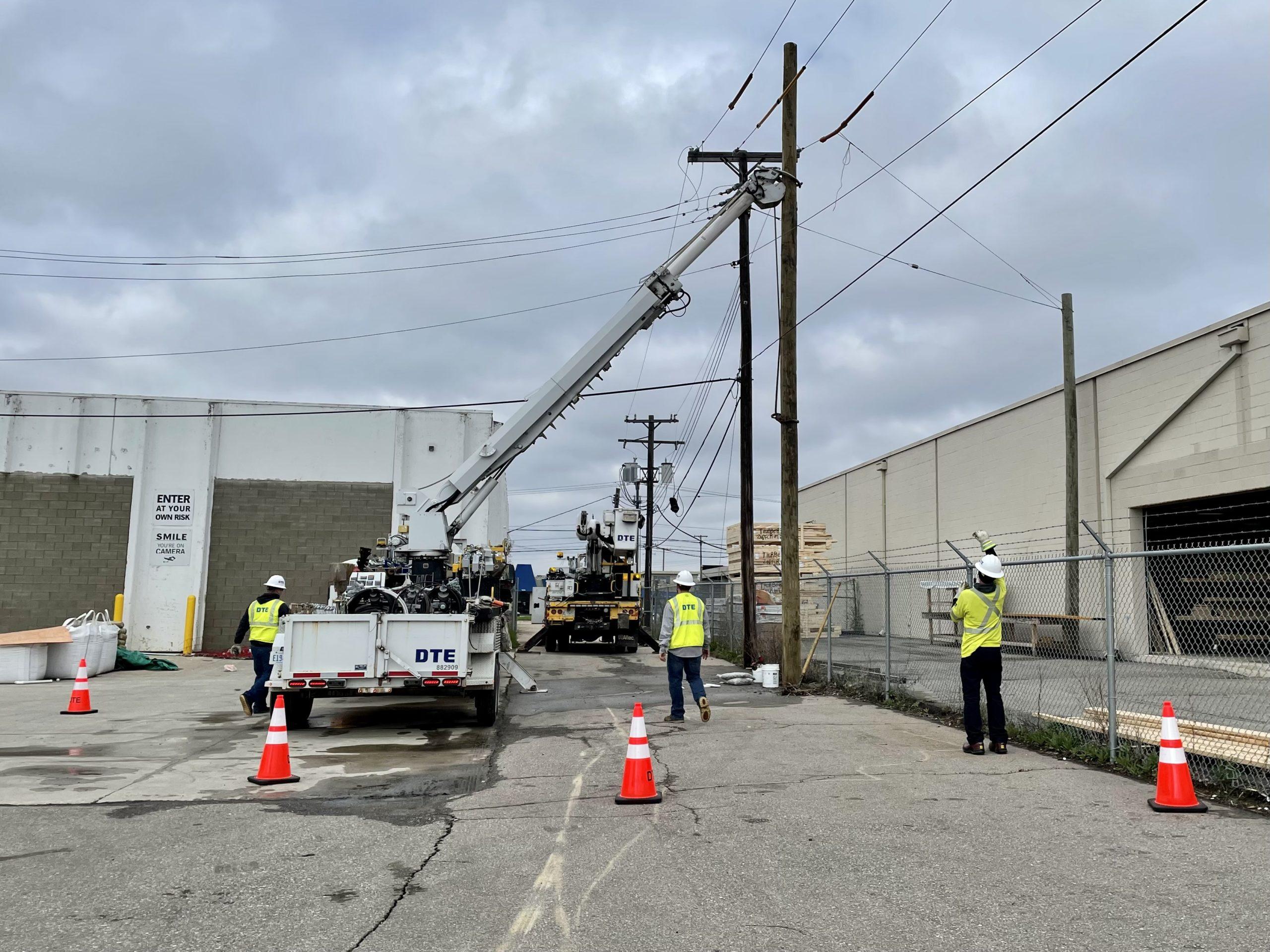 DTE crews improve reliability for Livonia businesses - Empowering Michigan