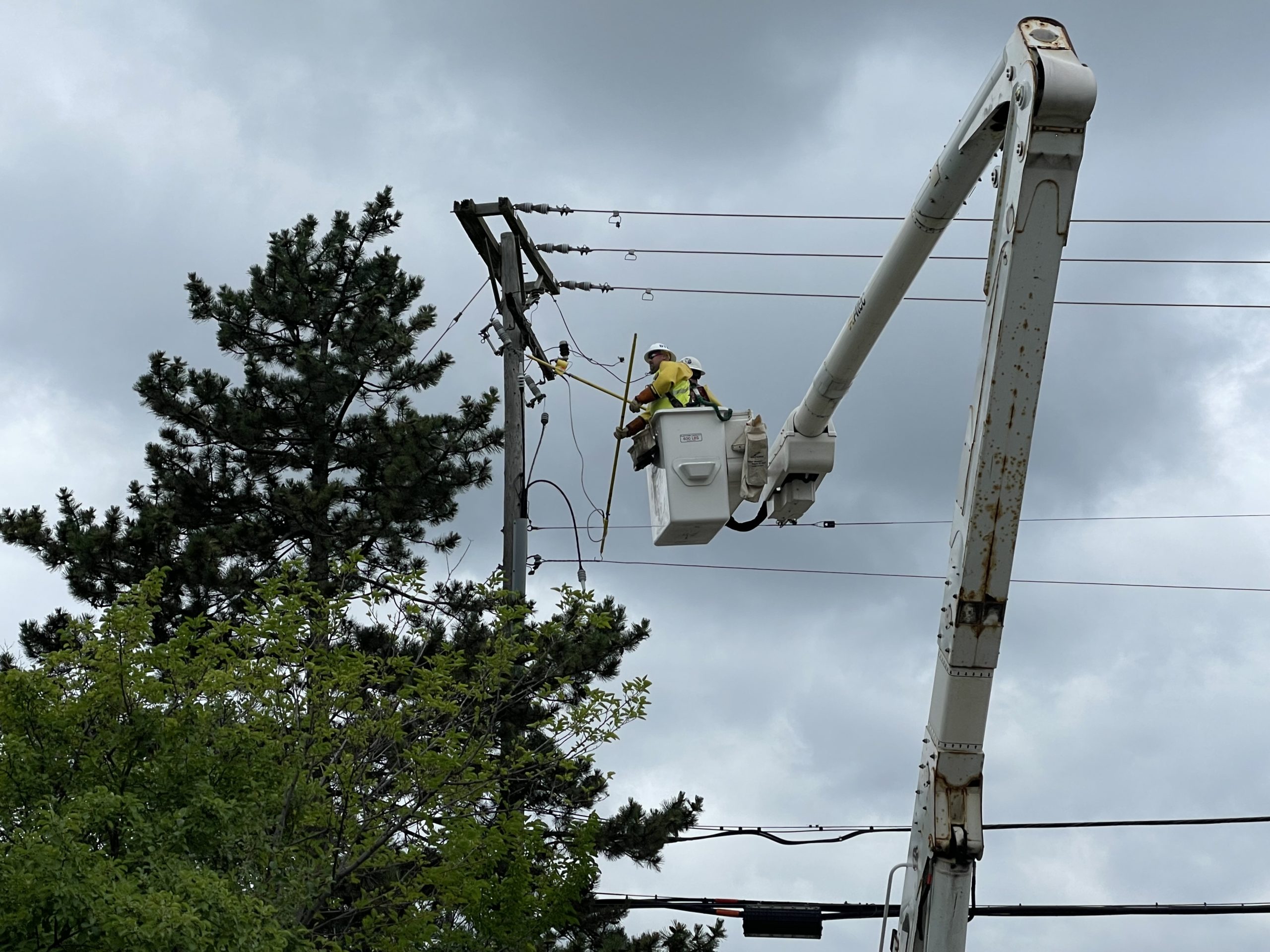 DTE crews improve equipment near Oakland Mall - Empowering Michigan