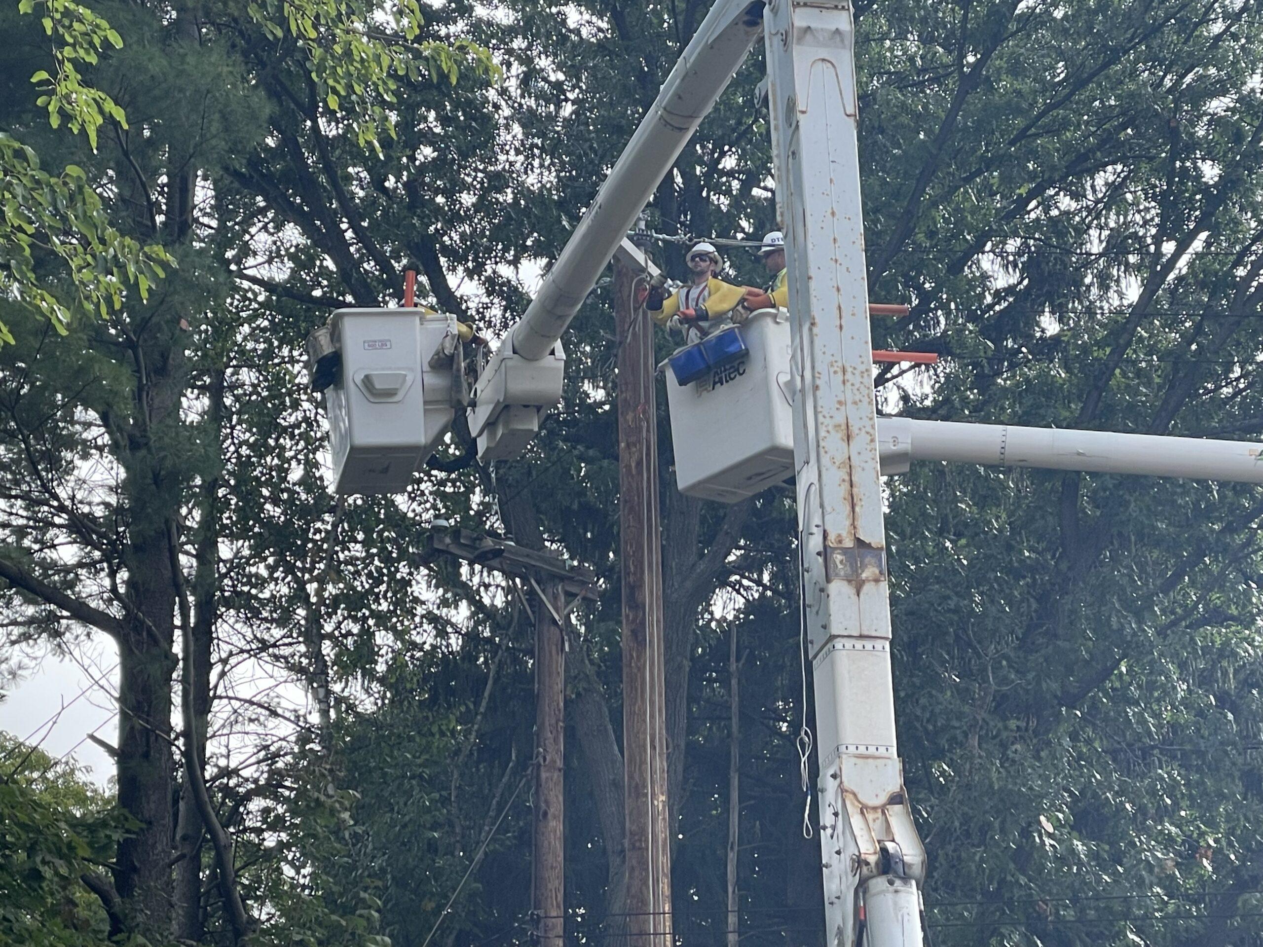 DTE crews improve grid in West Bloomfield - Empowering Michigan