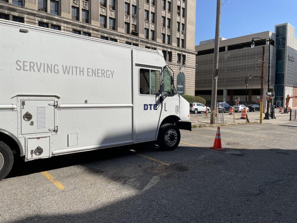 DTE crews improve power reliability for Detroit government buildings ...