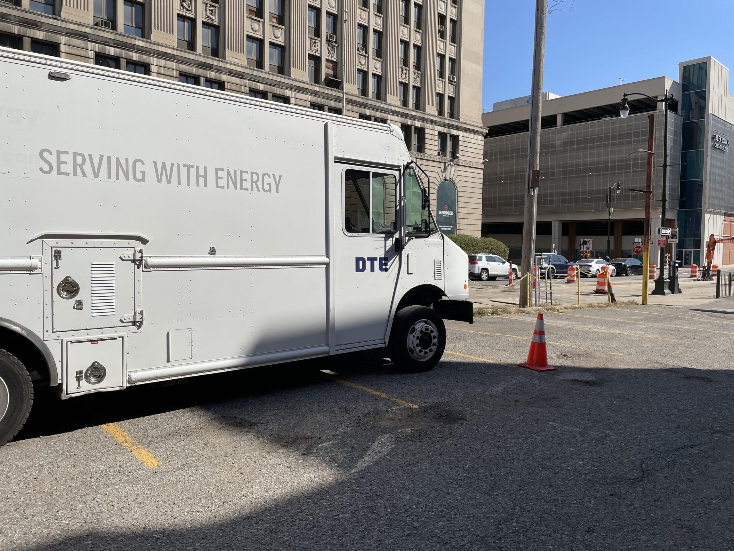 DTE crews improve power reliability for Detroit government buildings ...