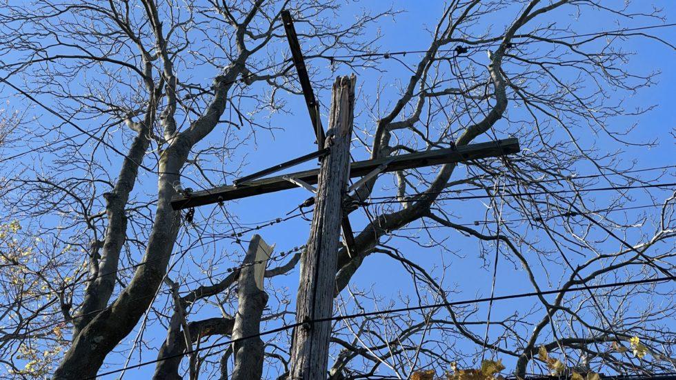 DTE crews upgrade pole to improve Detroit East side power reliability ...