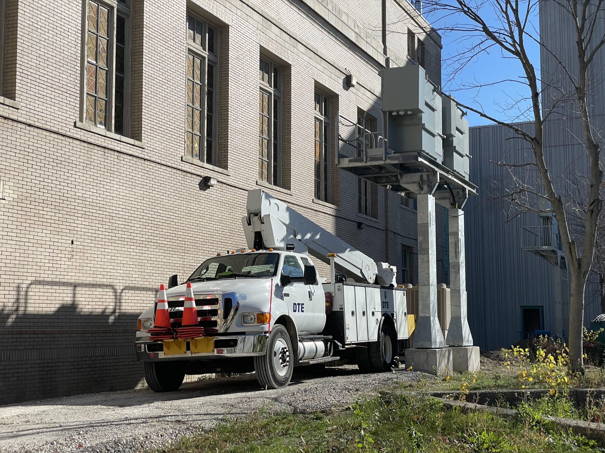 DTE crews install new cable in Midtown Detroit - Empowering Michigan