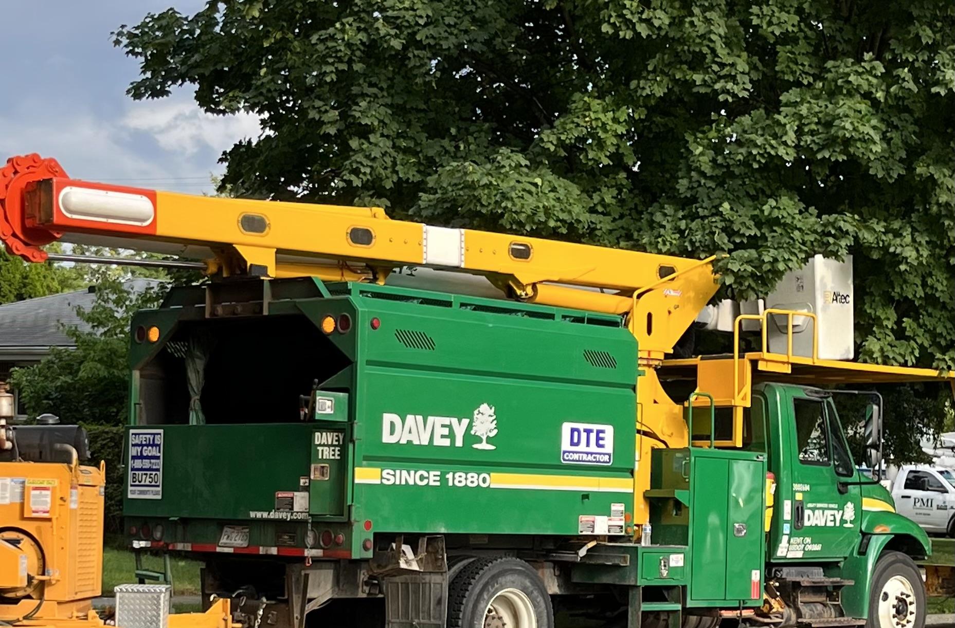 Tree trimmers improve reliability in Livonia - Empowering Michigan